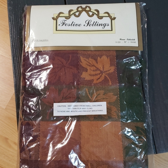 Avon | Kitchen | Vintage Avon Round Table Cloth 996 | Poshmark